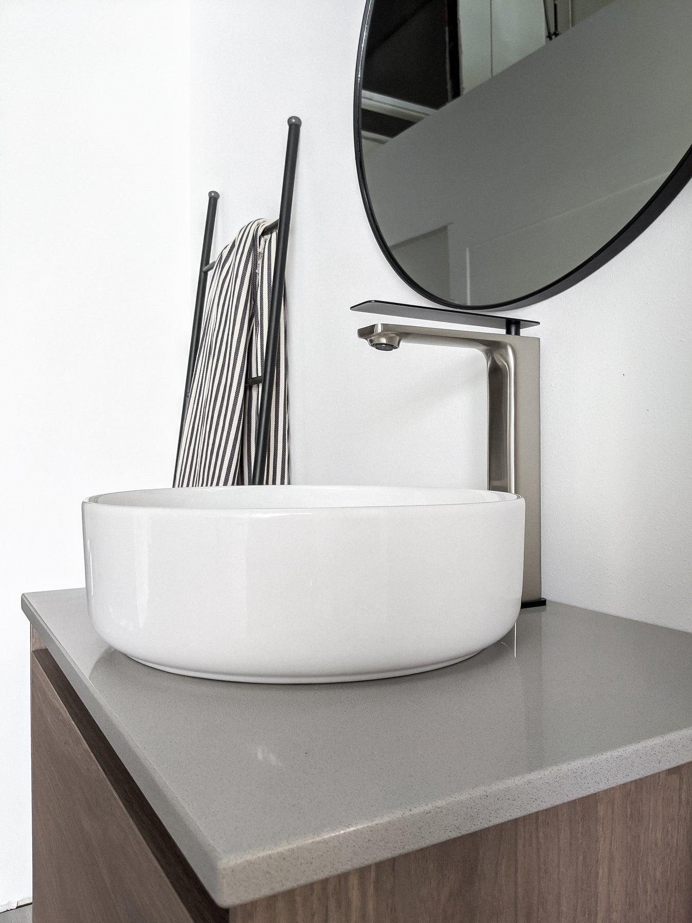 Zeek ZC140 14'' Round Vessel Ceramic Bathroom Sink